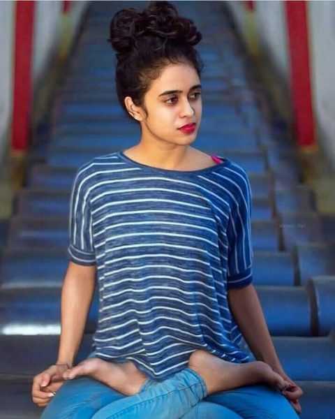 Annu Antony Wiki, Biography, Age, Movies, Family, Images - wikimylinks