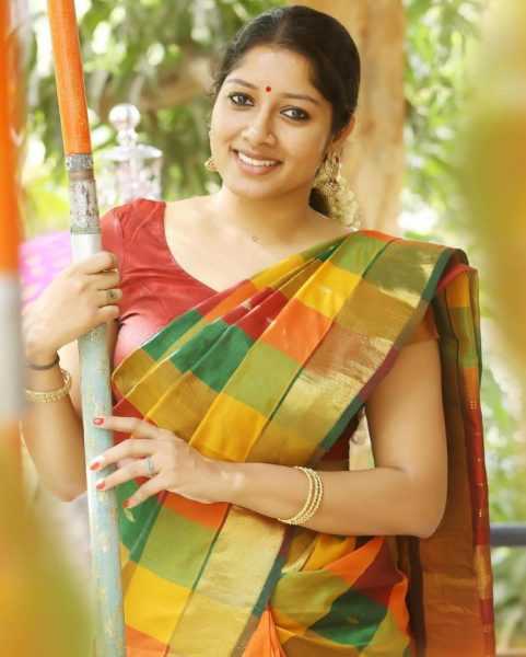 Anumol Wiki, Biography, Age, Movies, Family, Images - wikimylinks