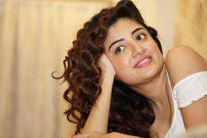 Poonam Kaur Wiki, Biography, Age, Movies, Family, Images - wikimylinks