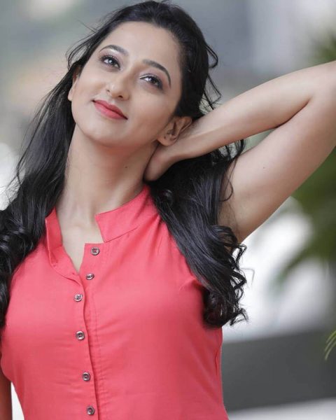 Radhika Chetan Wiki, Biography, Age, Movies, Family, Images - wikimylinks