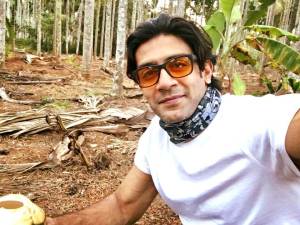 Raghu Mukherjee Wiki, Biography, Age, Movies, Family, Images - wikimylinks