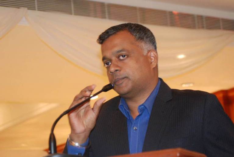 Gautham Menon Wiki, Biography, Age, Wife, Movie List, Images - wikimylinks