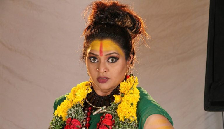 Gayatri Jayaraman Wiki, Biography, Age, Family, Movies, Images ...