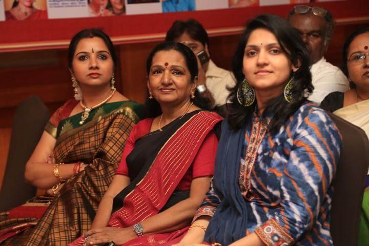 Harini (Singer) Wiki, Biography, Age, Songs, Husband, Images - wikimylinks