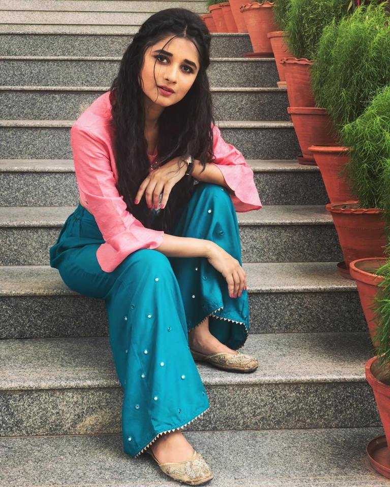 Kanika Mann Wiki, Biography, Age, Family, Songs, Images - wikimylinks