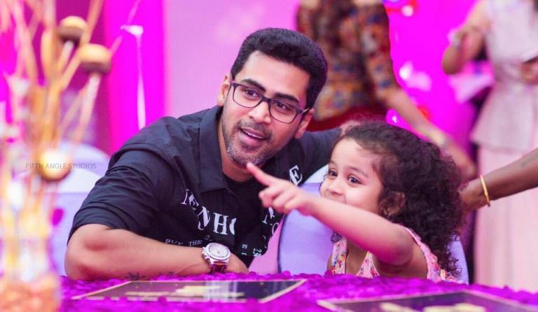 Krish (Singer) Wiki, Biography, Age, Songs List, Family, Images ...