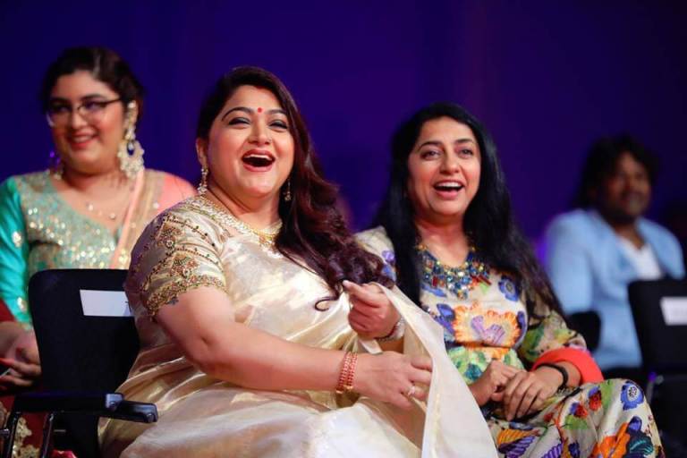 Kushboo Wiki, Biography, Age, Family, Movies, Images - wikimylinks