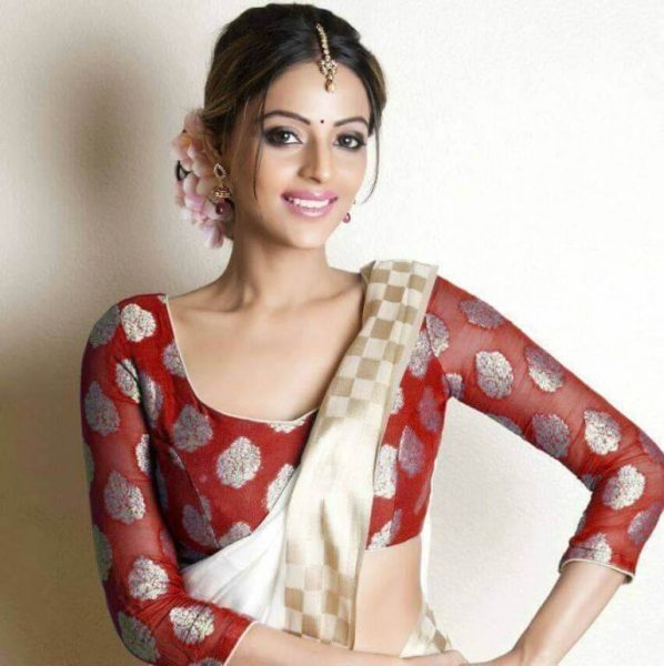 Leena Kapoor Wiki, Biography, Age, Movie List, Family, Images - wikimylinks