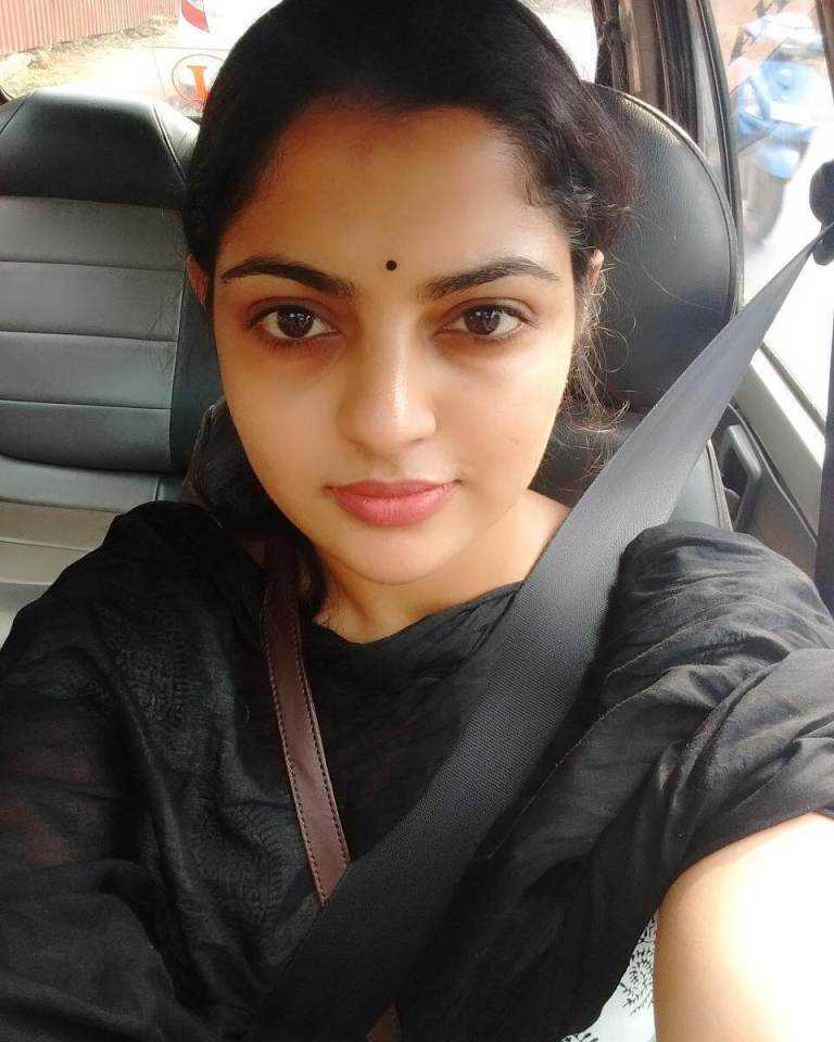 Nikhila Vimal Wiki, Biography, Age, Movies, Family, Images - wikimylinks