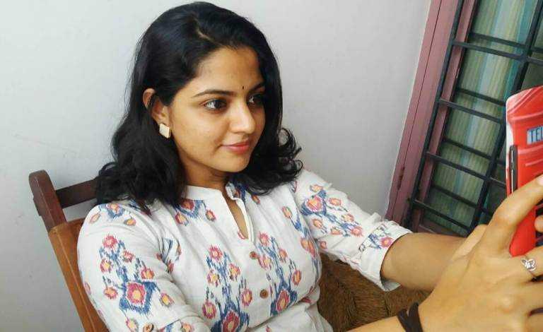 Nikhila Vimal Wiki, Biography, Age, Movies, Family, Images - wikimylinks