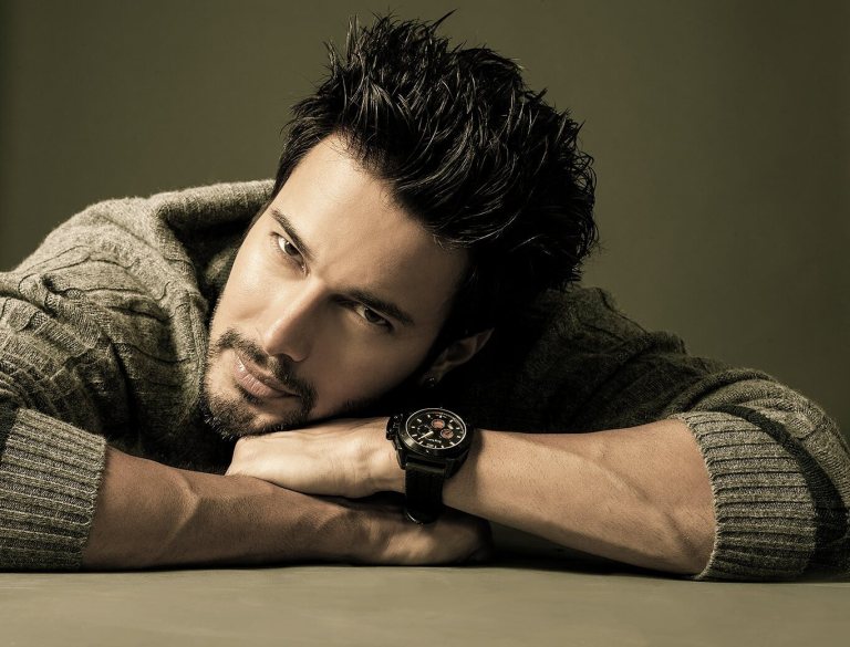 Rajniesh Duggall Wiki, Biography, Age, Family, Movies, Images - wikimylinks