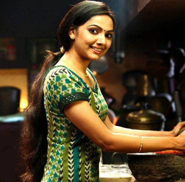 Samvritha Sunil Wiki, Biography, Age, Movies, Family, Images - wikimylinks