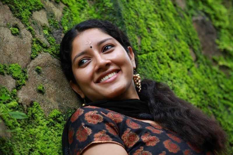 Anumol Wiki, Biography, Age, Movies, Family, Images - wikimylinks