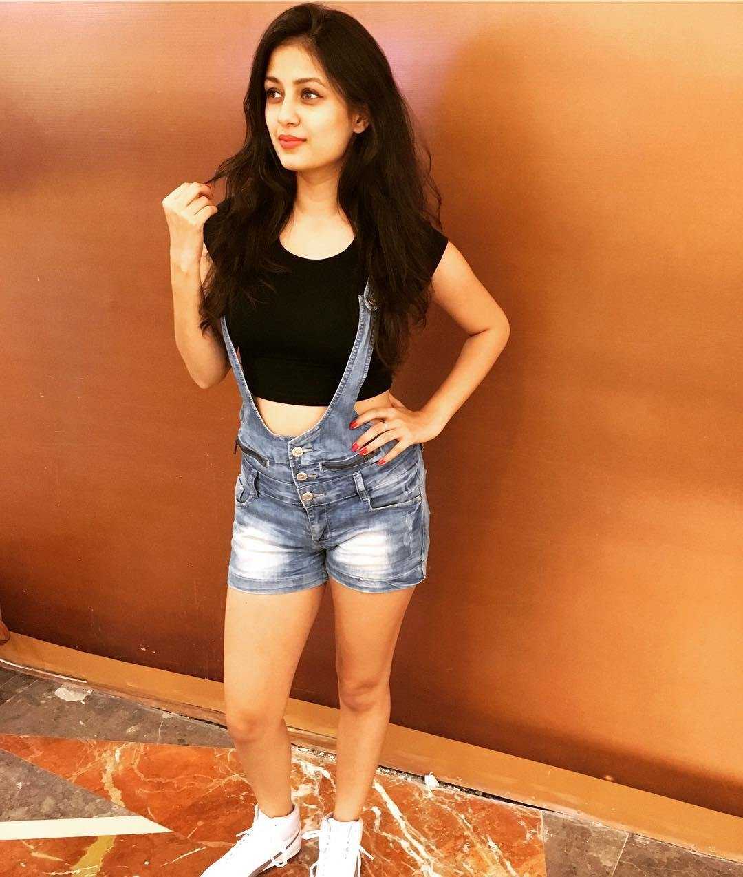 Kanika Tiwari Wiki, Biography, Age, Family, Movies, Images - wikimylinks