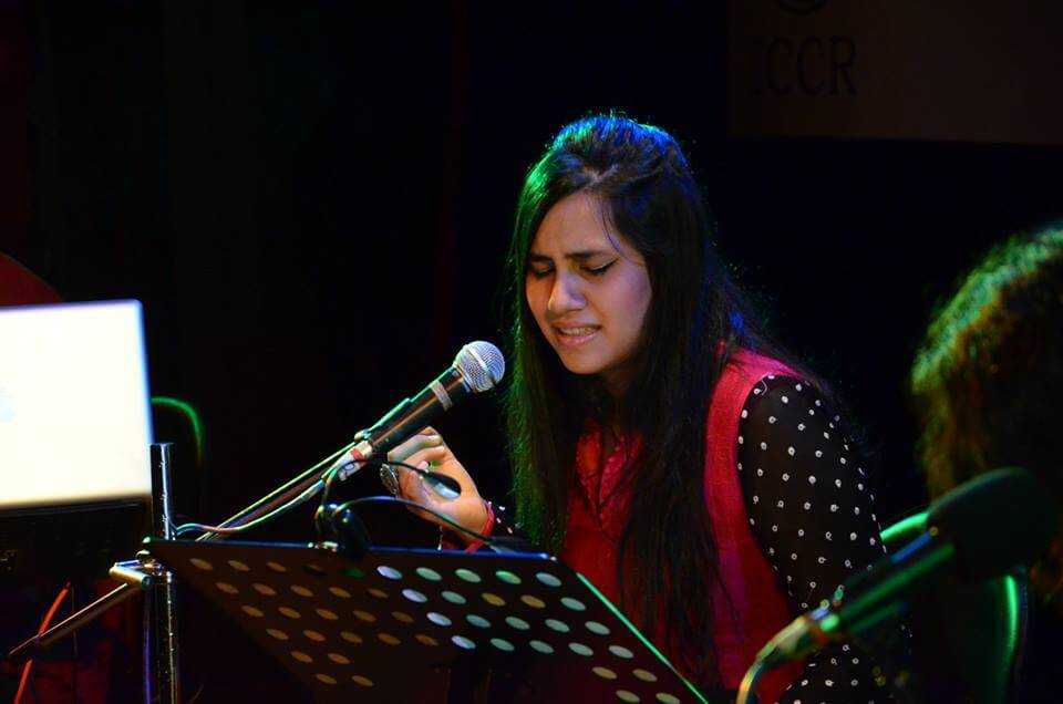 Nikhita Gandhi Wiki, Biography, Age, Images, Songs - wikimylinks