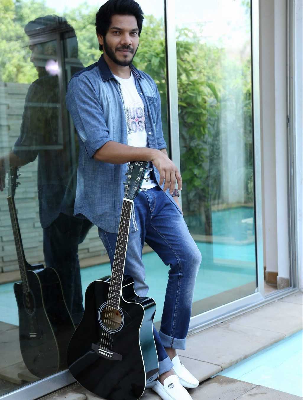 Noel Sean Wiki, Biography, Age, Movies List, Songs, Images - wikimylinks