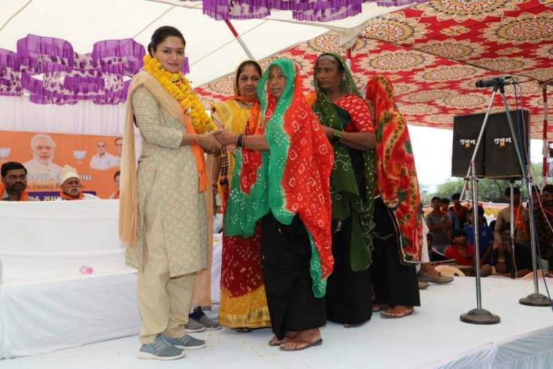 Poonamben Maadam Wiki, Biography, Age, Family, Images - wikimylinks