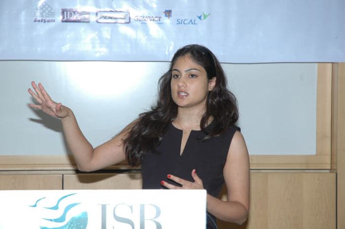 Roopa Purushothaman Wiki, Biography, Age, Family, Images & More ...