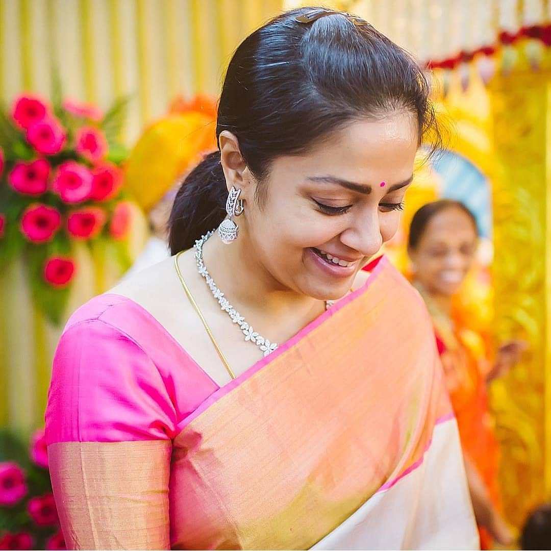 Jyothika Wiki, Biography, Age, Movies List, Family, Images & More - wikimylinks