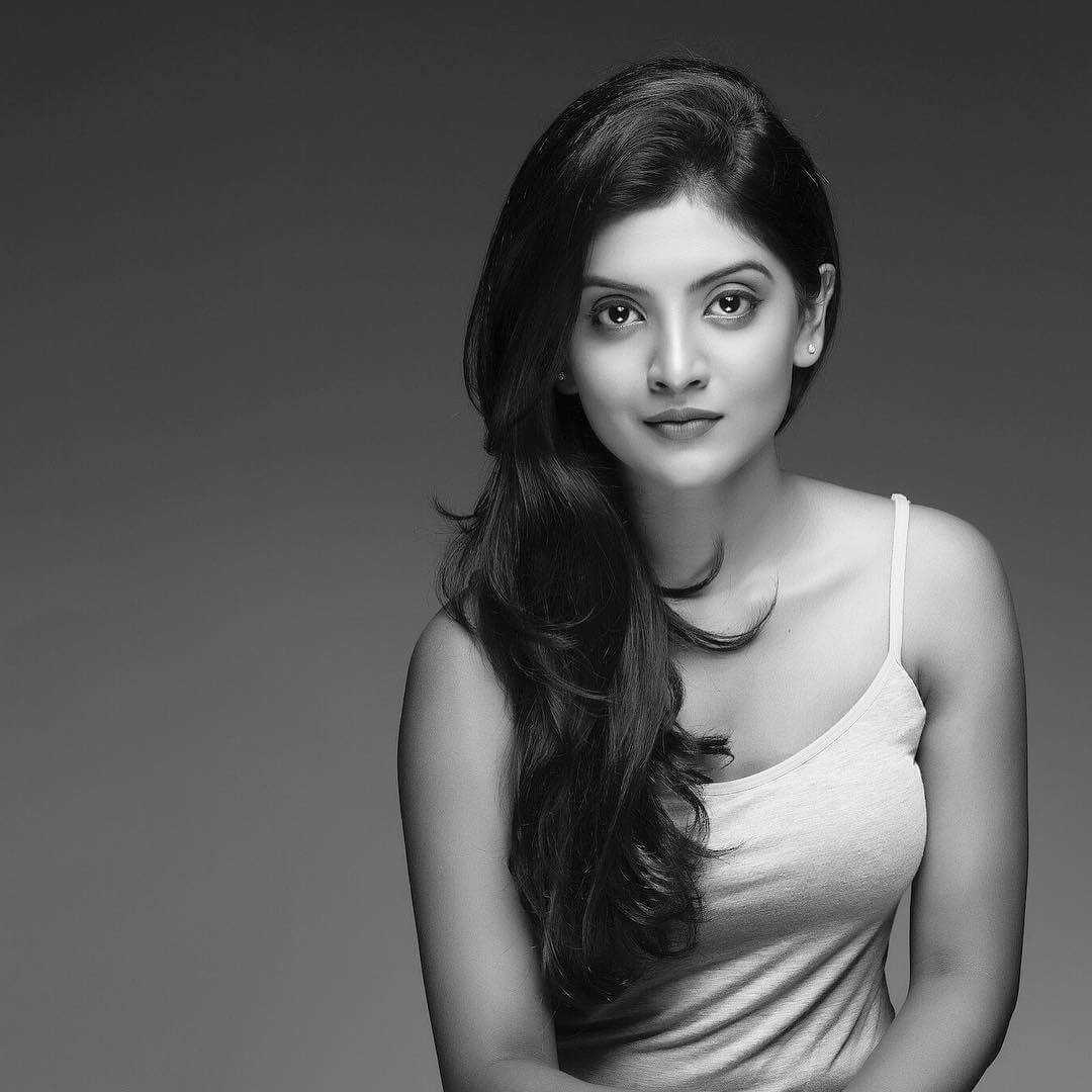 Nivedhithaa Sathish Wiki, Biography, Age, Movies, Images & More ...