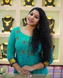 Anumol Wiki, Biography, Age, Movies, Family, Images - wikimylinks