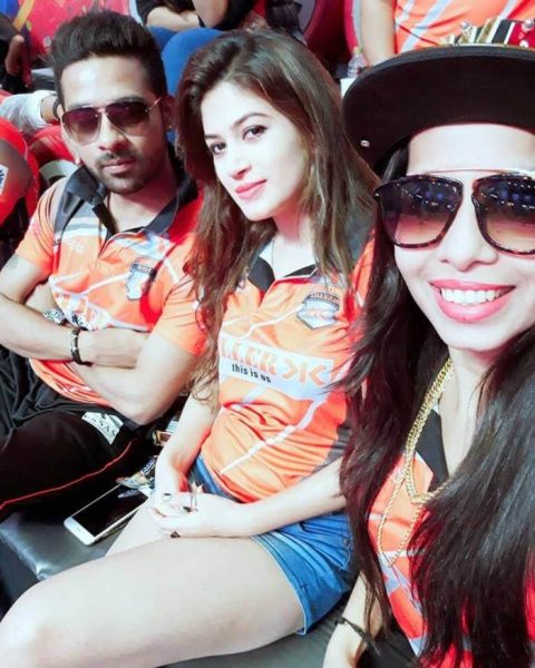 Dhinchak Pooja Wiki, Biography, Age, Songs, Images - wikimylinks