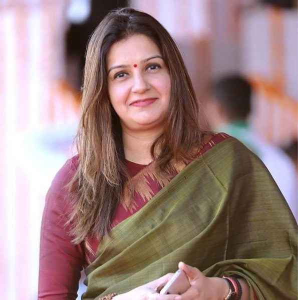 Priyanka Chaturvedi Wiki, Biography, Age, Family, Images & More ...