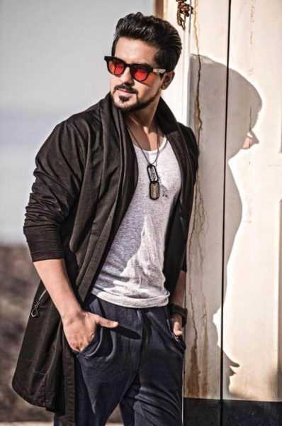 Pushkar Jog Wiki, Biography, Age, Wife, Bigg Boss, Images - wikimylinks