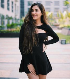 Radhika Seth Wiki, Biography, Age, Family, Images - wikimylinks