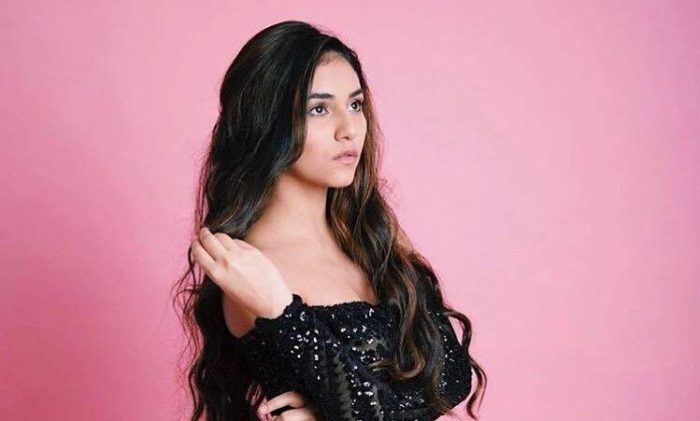 Radhika Seth Wiki, Biography, Age, Family, Images - wikimylinks