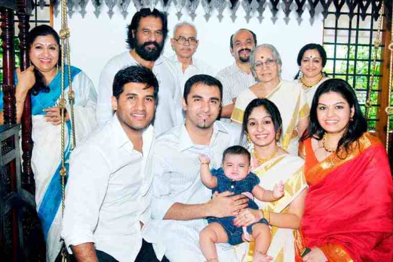 Vijay Yesudas Wiki, Biography, Age, Songs, Wife, Images - wikimylinks