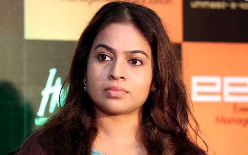 Sunitha Sarathy Wiki, Biography, Age, Songs List, Family, Images ...