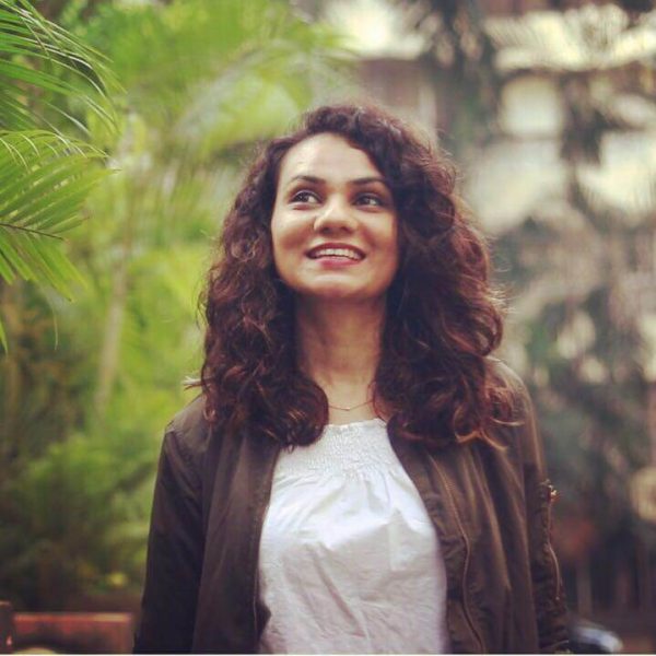 Tanvi Shah Wiki, Biography, Age, Songs List, Family, Images - wikimylinks